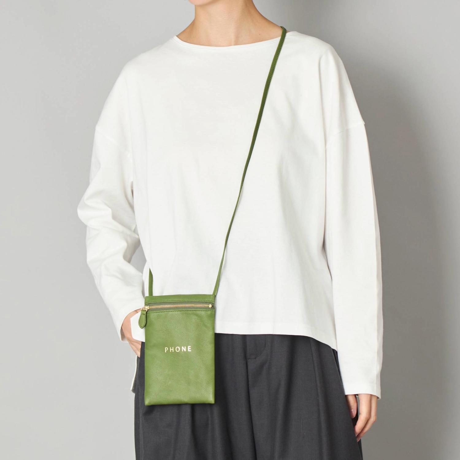SiiLo/PHONEショルダー -スマホだけでなく、鍵やカードなど最小限の荷物を持ち歩けるスマホショルダー - スタイルストア