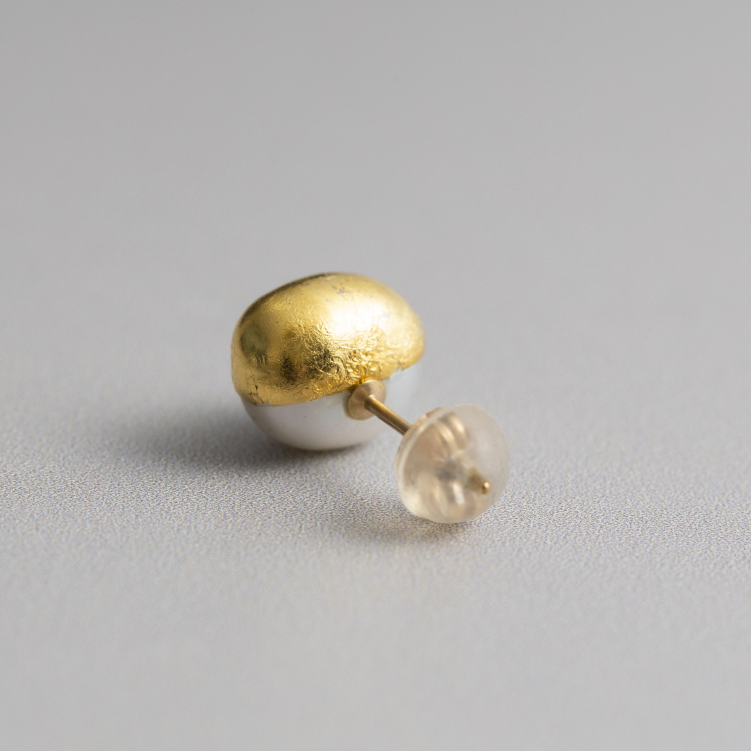 nico/本金箔淡水パールピアス -本金箔を箔押しした一点ものピアス - スタイルストア